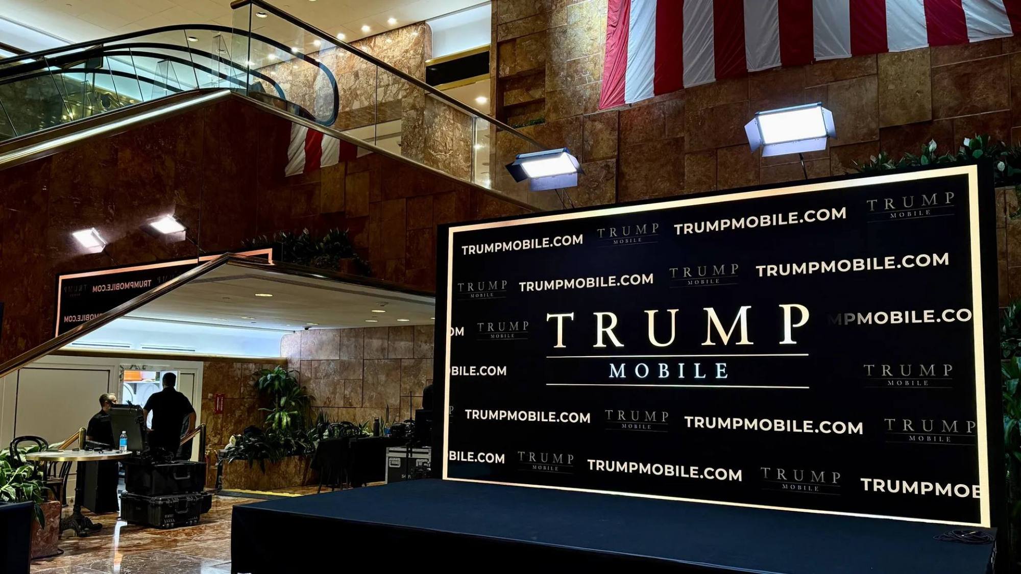 Donald Trump inicia el proceso para lanzar un teléfono celular con una ...