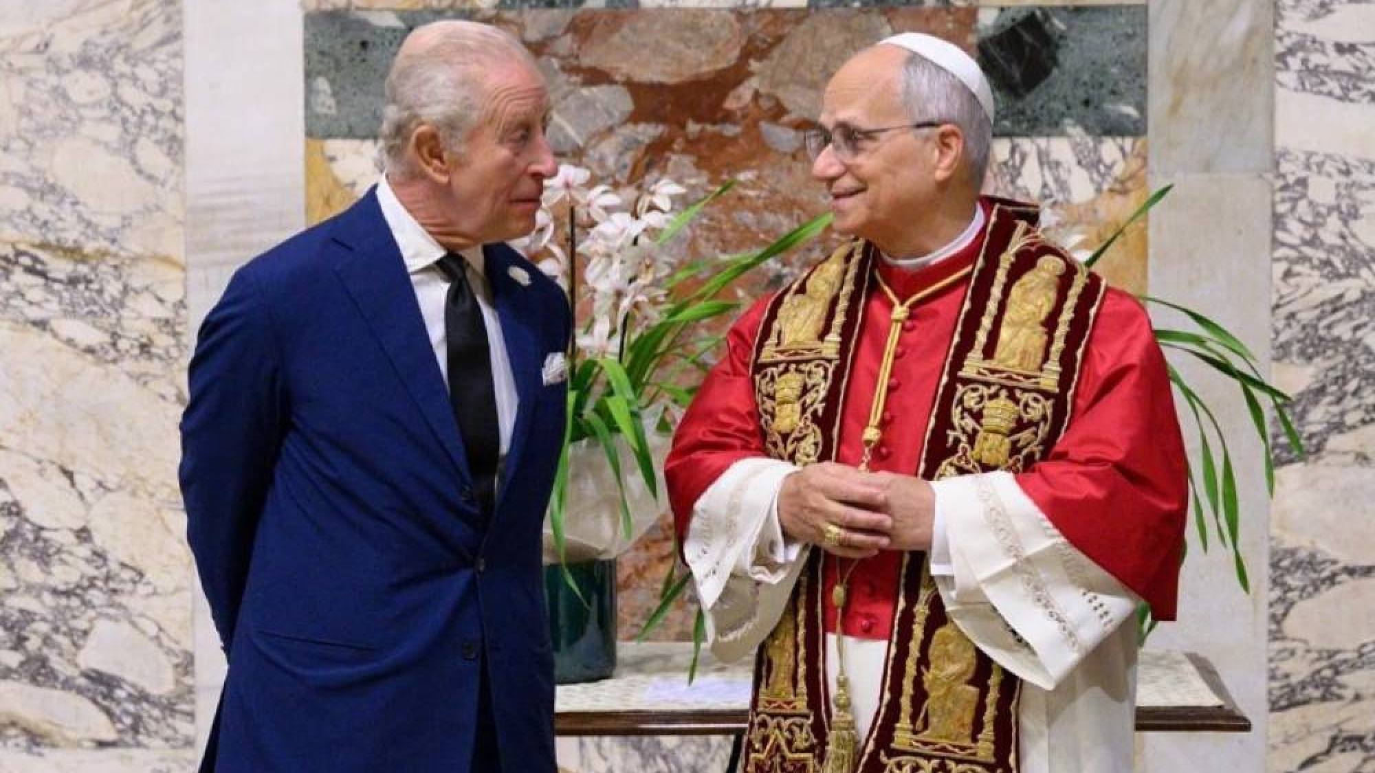 La unión de dos Iglesias: El papa León y el rey Carlos III de ...