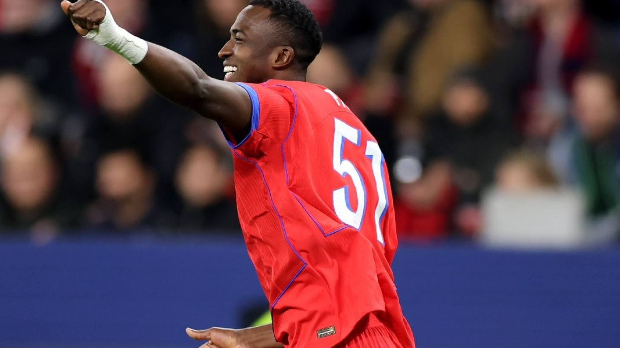 Willian Pacho anotó su primer gol con la camiseta del PSG
