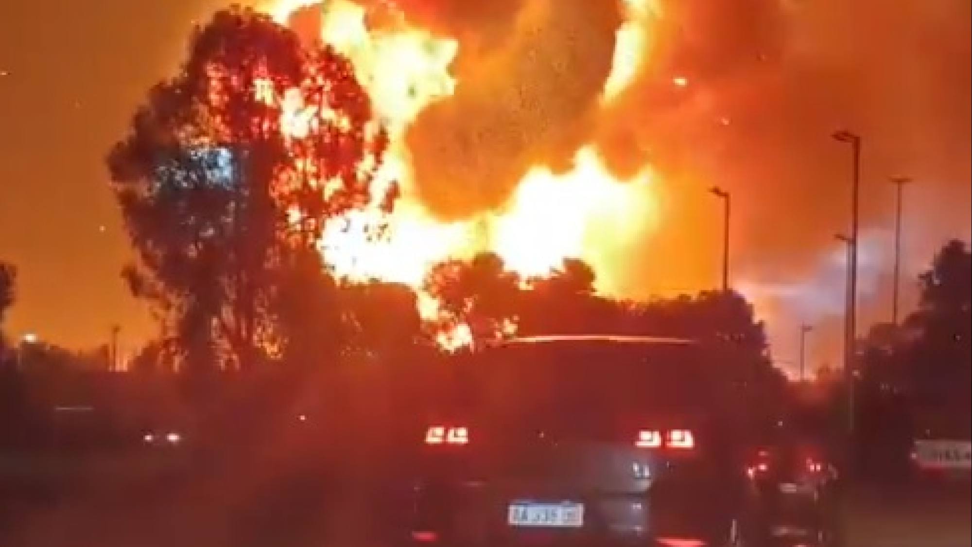 Explosión e incendio en complejo industrial en Argentina