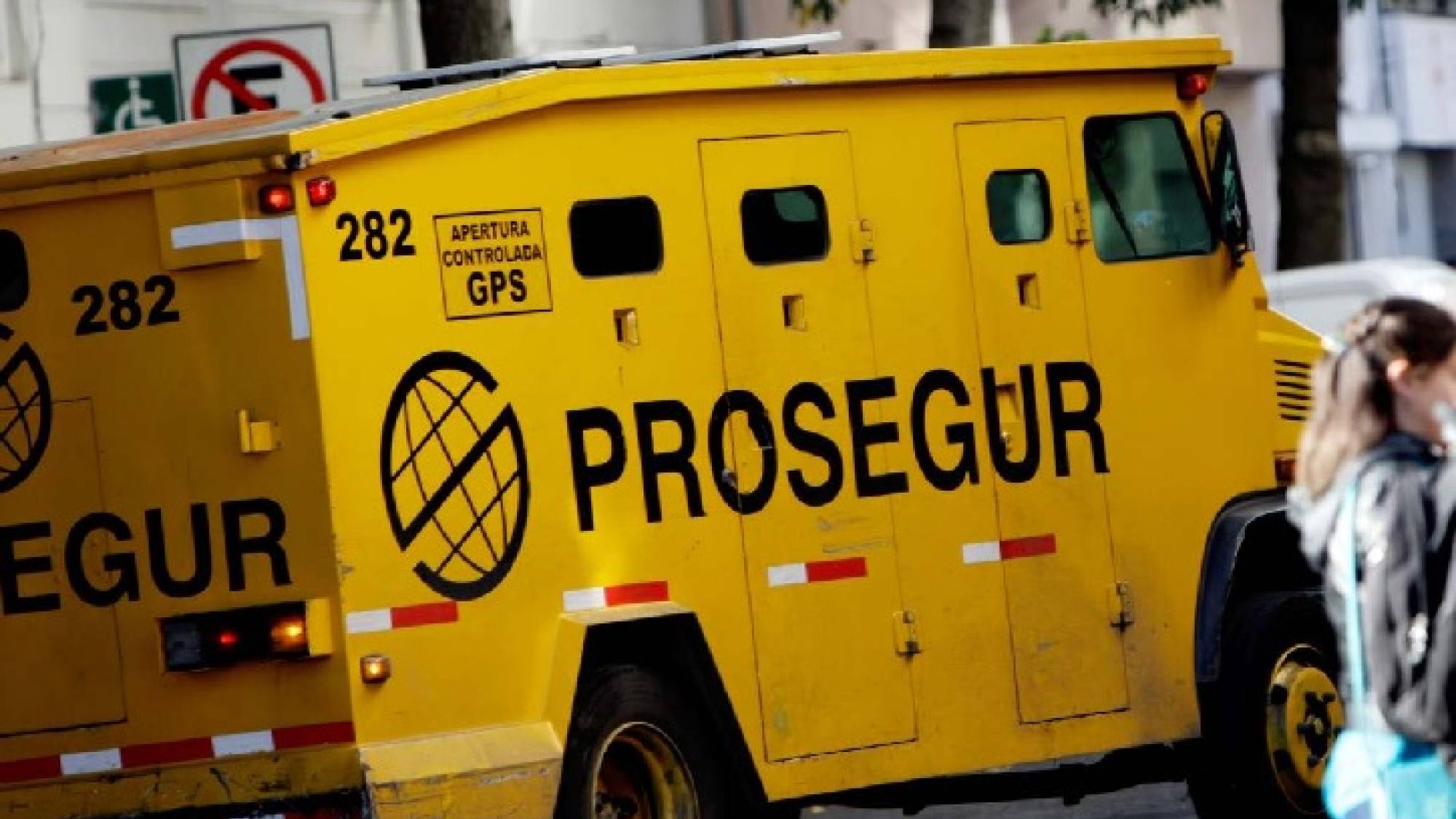 Cuatro hombres roban bolsas de dinero de la empresa Prosegur