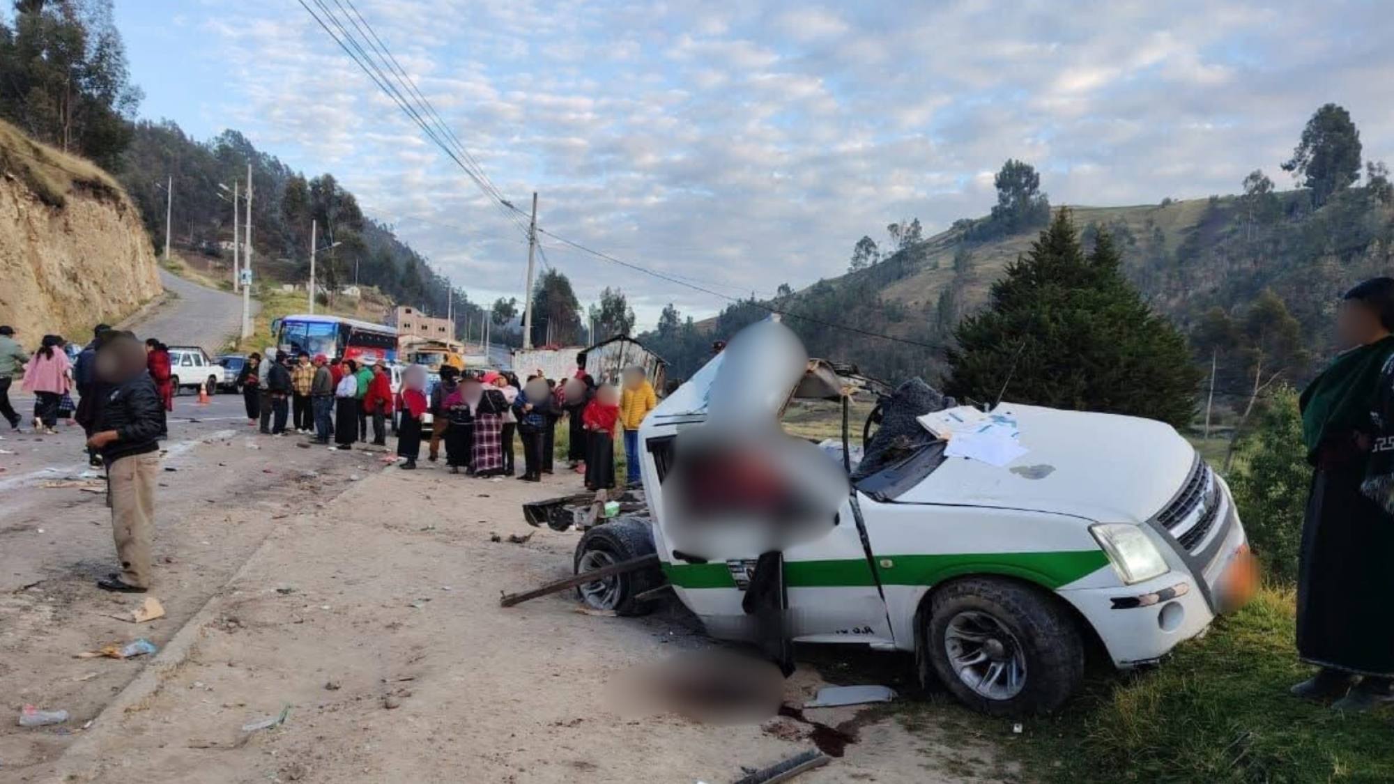 Choque frontal en el cantón Colta, provincia de Chimborazo, deja tres ...