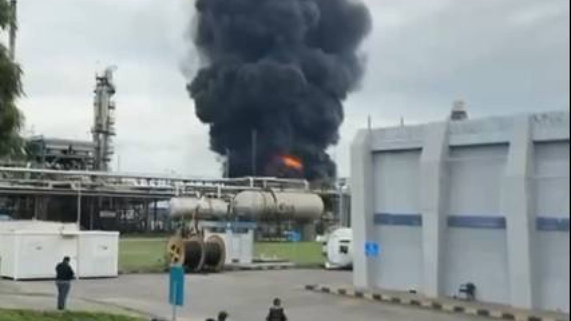 Incendio en la Refinería de Esmeraldas activa evacuación