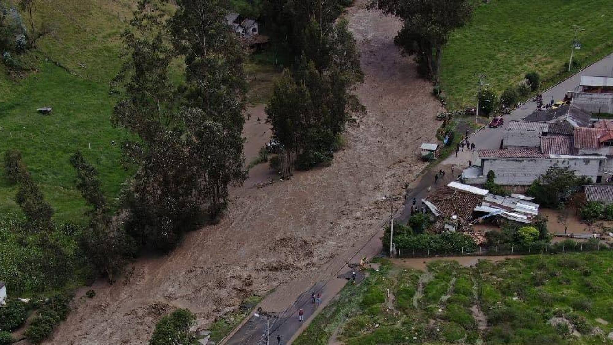 Inundaciones y evacuaciones en Cuenca por el río Yanuncay