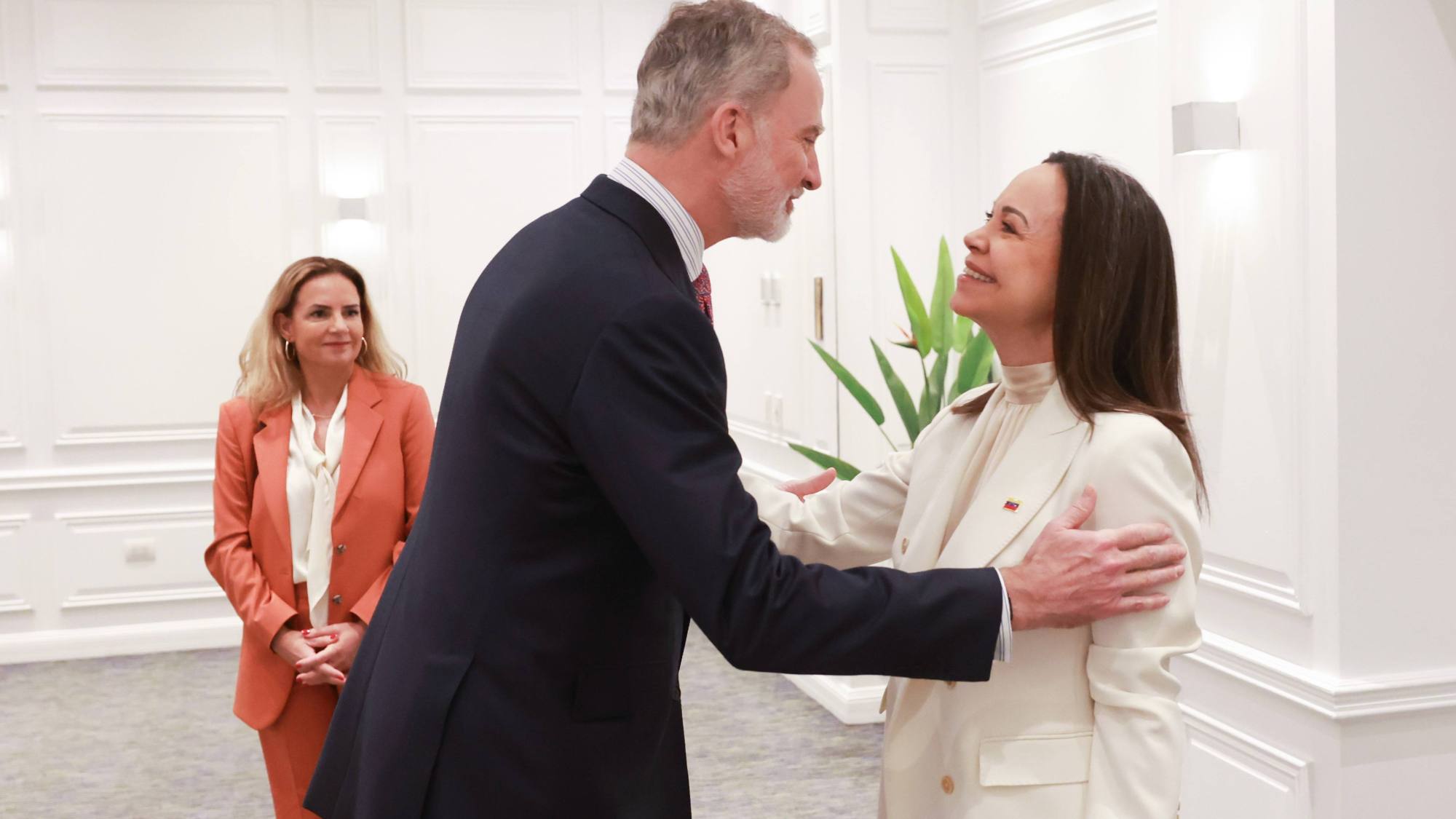 María Corina Machado se reúne con Felipe VI en Santiago