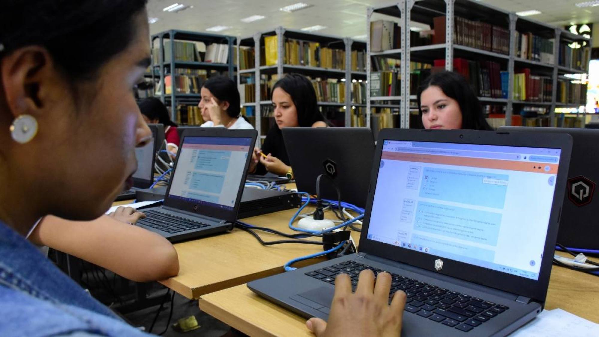 Ayuda económica de 828 dólares en Ecuador: Así debes aplicar